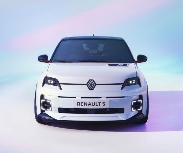 Renault 5 E-TECH 100% ÉLECTRIQUE à La Réunion : une icône réinventée